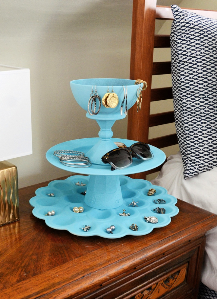 25 Homemade DIY Jewelry Display Ideas - Suite 101