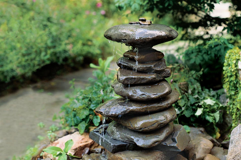 25 DIY Water Fountain Ideas to Beautify Your Garden