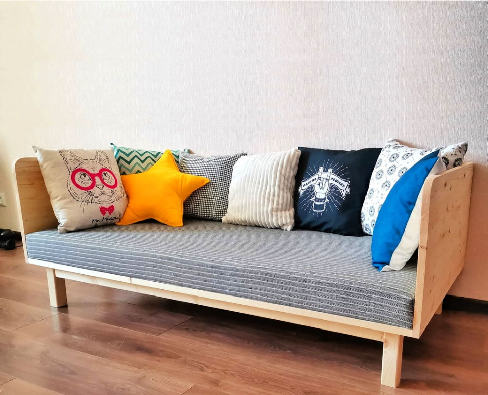 25 Free DIY Couch Plans and Sofa Ideas - Suite 101