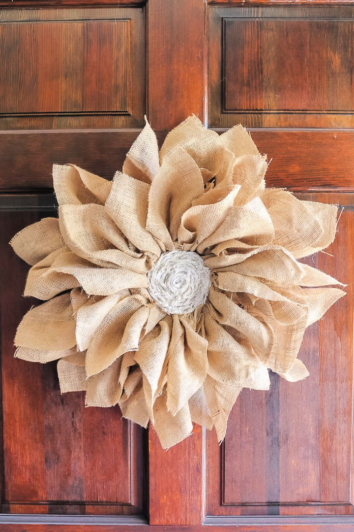 25 Easy DIY Burlap Wreath Ideas to Make Your Own