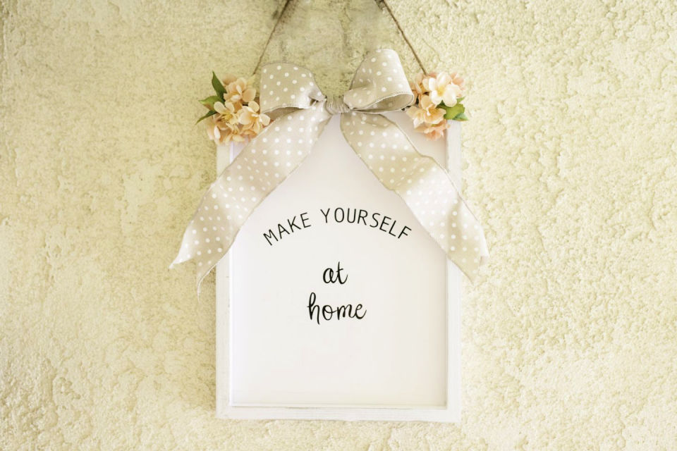 20 DIY Welcome Sign Ideas to Make Your Entrance Pop