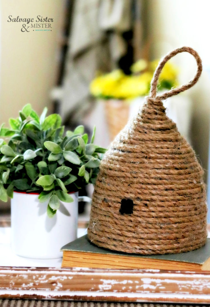 25 Free DIY Beehive Plans to Build Your Own Bee Box