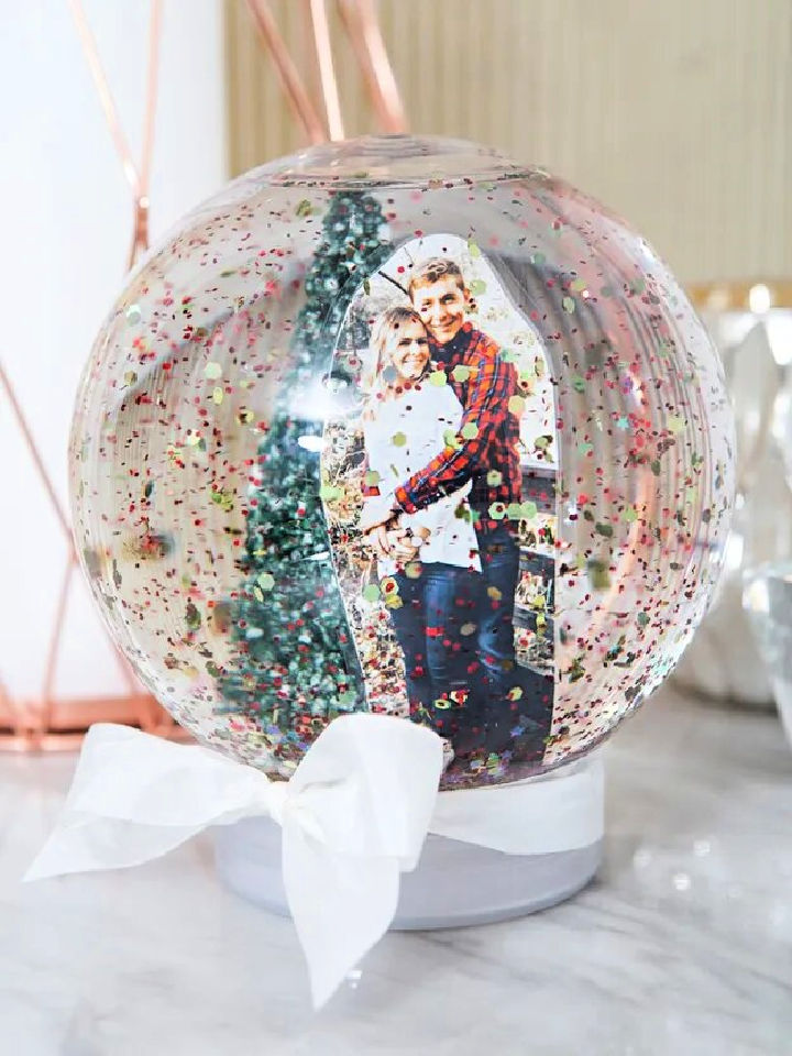 40 Homemade DIY Snow Globe Ideas To Make - Suite 101