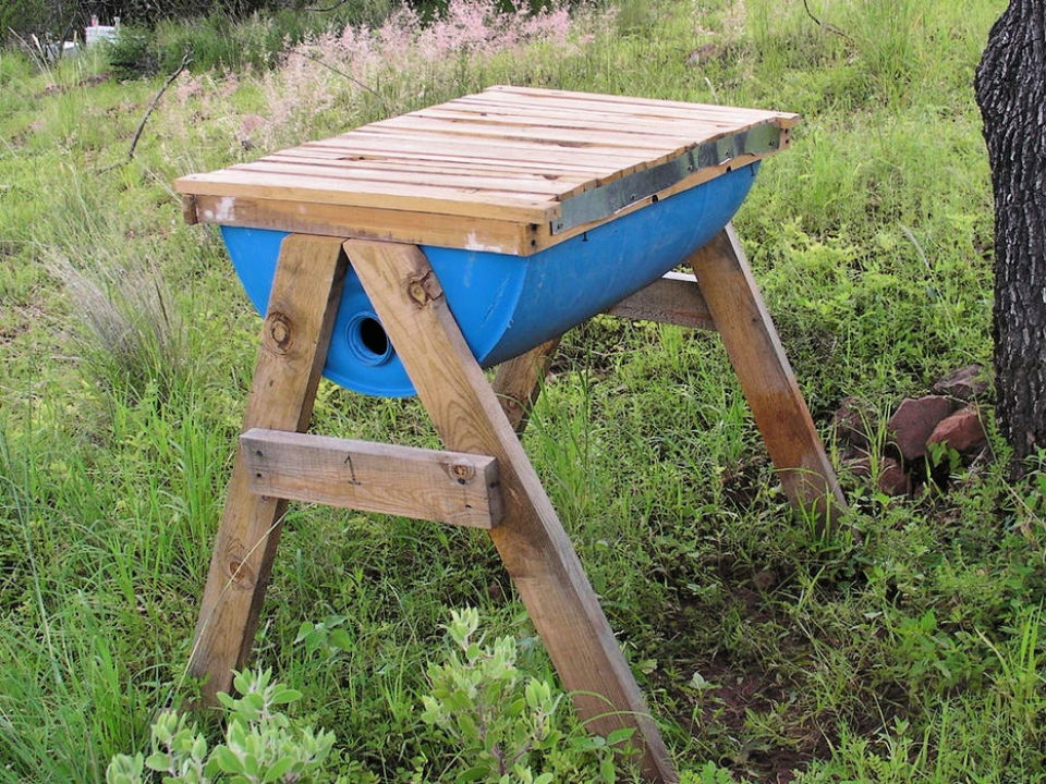 25 Free DIY Beehive Plans to Build Your Own Bee Box
