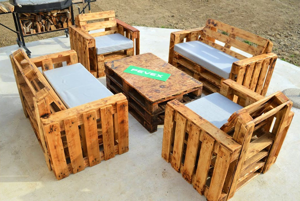 40 Cheap DIY Pallet Furniture Ideas and Plans - Suite 101