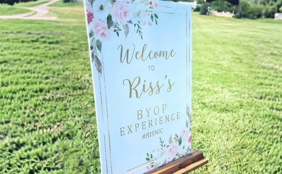 DIY Welcome Sign That Greet Guests in Style